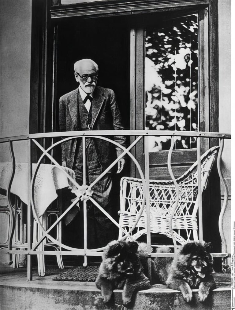 Sigmund Freud and his chow-chow dogs in Vienna. – Mijn Foto verzameling